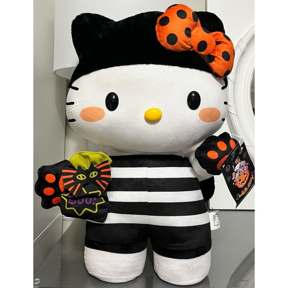 Hello Kitty | Holiday | Nwt Hello Kitty Halloween Greeter Cat Burglar ...